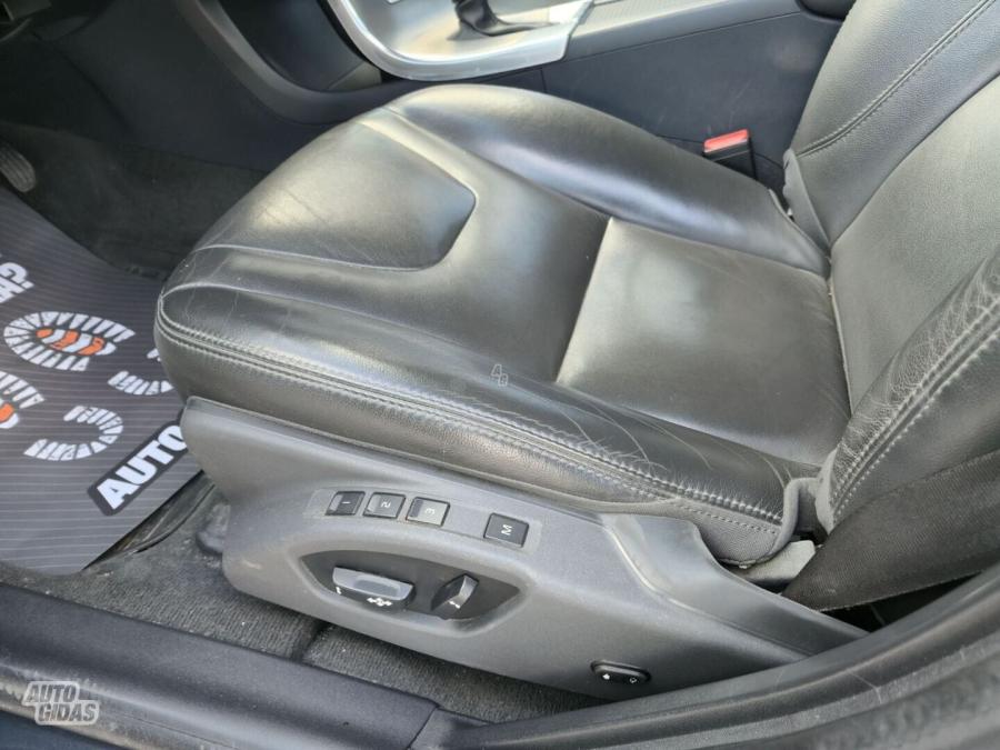 Volvo V60 2016 in Vilnius, with an engine capacity of 2.00 L and mileage of 218 thousand km for 9300 €, photo 12 on AUTOMOTO.COM.LV