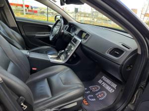 Volvo V60 2016 in Vilnius, with an engine capacity of 2.00 L and mileage of 218 thousand km for 9300 €, photo 15 on AUTOMOTO.COM.LV