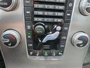 Volvo V60 2016 in Vilnius, with an engine capacity of 2.00 L and mileage of 218 thousand km for 9300 €, photo 21 on AUTOMOTO.COM.LV