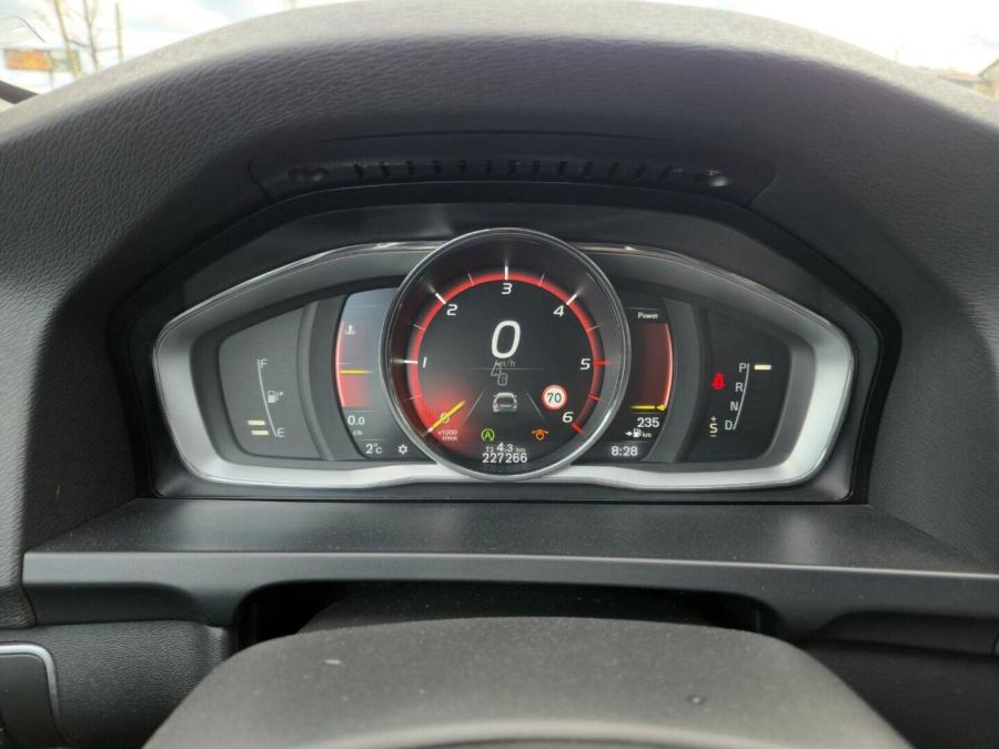 Volvo V60 2016 in Vilnius, with an engine capacity of 2.00 L and mileage of 218 thousand km for 9300 €, photo 35 on AUTOMOTO.COM.LV