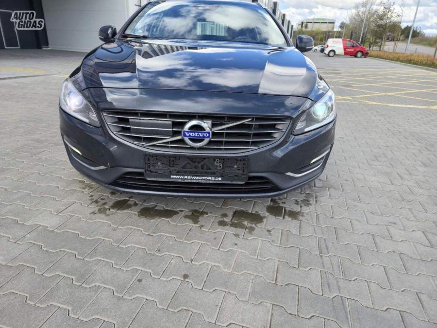 Volvo V60 2016 in Vilnius, with an engine capacity of 2.00 L and mileage of 218 thousand km for 9300 €, photo 36 on AUTOMOTO.COM.LV