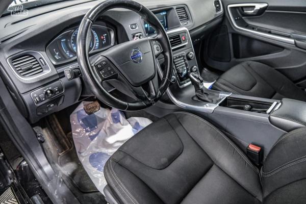 Volvo V60 2016 in Kaunas, with an engine capacity of 2.00 L and mileage of 319 thousand km for 8490 €, photo 5 on AUTOMOTO.COM.LV