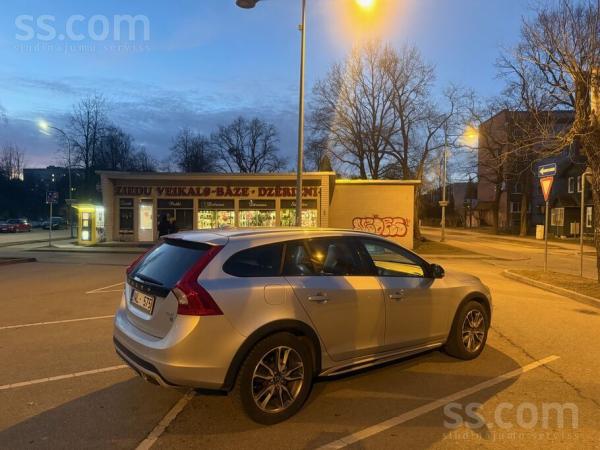 Volvo V60 2016 in Riga, with an engine capacity of 2.00 L and mileage of 184 thousand km for 8700 €, photo 1 on AUTOMOTO.COM.LV