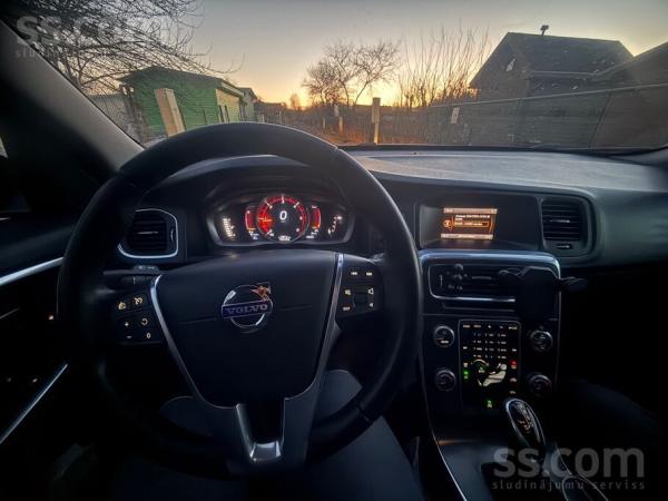 Volvo V60 2016 in Riga, with an engine capacity of 2.00 L and mileage of 184 thousand km for 8700 €, photo 4 on AUTOMOTO.COM.LV