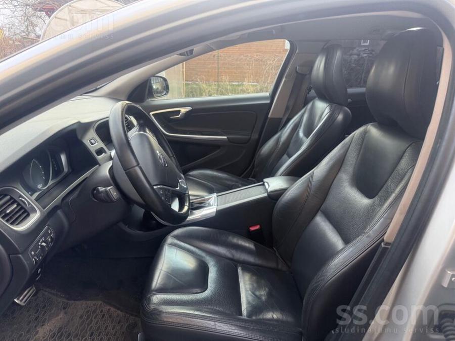 Volvo V60 2016 in Riga, with an engine capacity of 2.00 L and mileage of 184 thousand km for 8700 €, photo 6 on AUTOMOTO.COM.LV