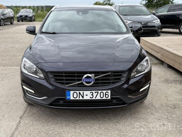 Volvo V60 2016 in Riga, with an engine capacity of 2.00 L and mileage of 136 thousand km for 9850 €, photo 2 on AUTOMOTO.COM.LV