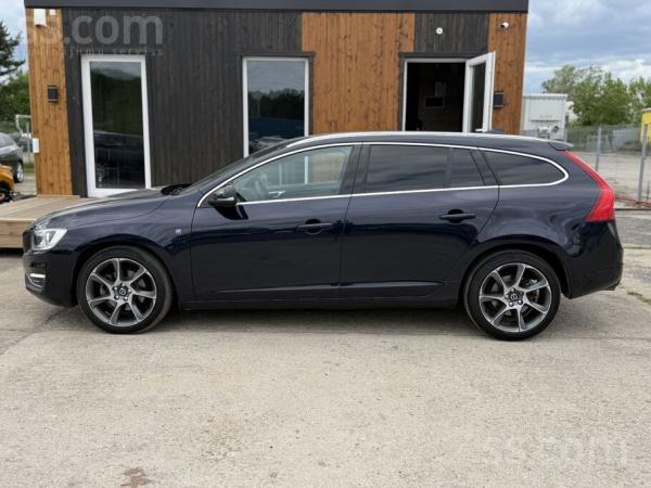 Volvo V60 2016 in Riga, with an engine capacity of 2.00 L and mileage of 136 thousand km for 9850 €, photo 4 on AUTOMOTO.COM.LV