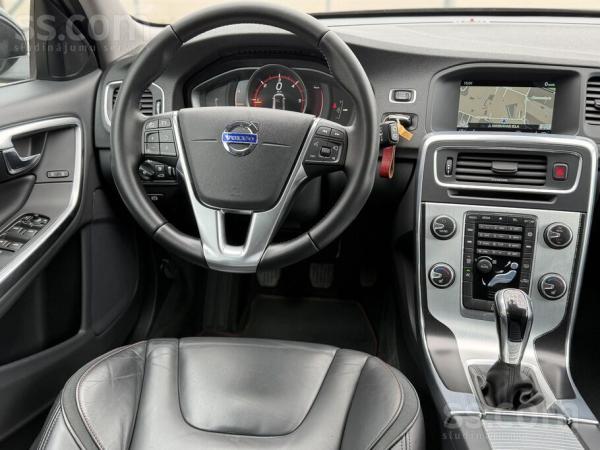 Volvo V60 2016 in Riga, with an engine capacity of 2.00 L and mileage of 136 thousand km for 9850 €, photo 7 on AUTOMOTO.COM.LV