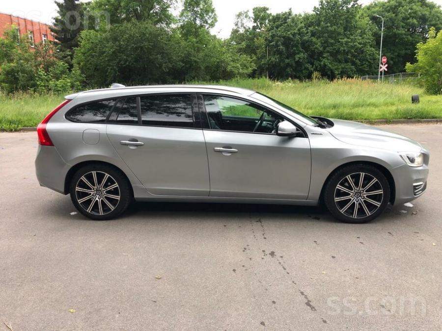 Volvo V60 2016 Rīga, ar dzinēja tilpumu 2.40 L un nobraukumu 311 tūkst. km par 11500 €, foto 3 vietnē AUTOMOTO.COM.LV