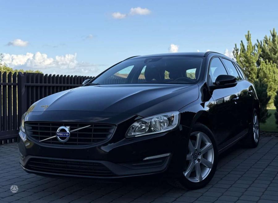 Volvo V60 2016 in Kaunas, with an engine capacity of 1.98 L and mileage of 286 thousand km for 6690 €, photo 4 on AUTOMOTO.COM.LV