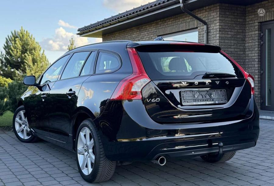 Volvo V60 2016 in Kaunas, with an engine capacity of 1.98 L and mileage of 286 thousand km for 6690 €, photo 5 on AUTOMOTO.COM.LV