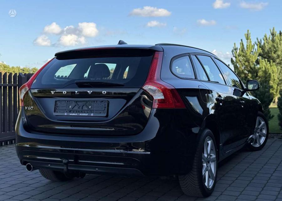 Volvo V60 2016 in Kaunas, with an engine capacity of 1.98 L and mileage of 286 thousand km for 6690 €, photo 6 on AUTOMOTO.COM.LV
