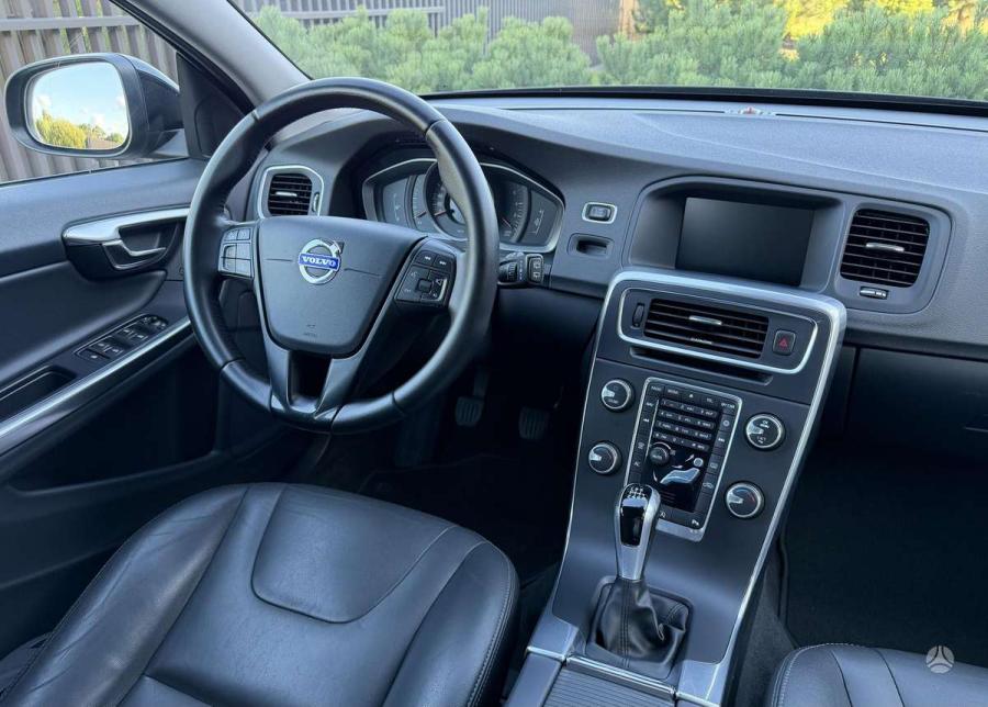 Volvo V60 2016 in Kaunas, with an engine capacity of 1.98 L and mileage of 286 thousand km for 6690 €, photo 24 on AUTOMOTO.COM.LV