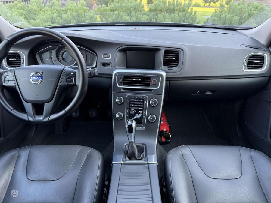 Volvo V60 2016 in Kaunas, with an engine capacity of 1.98 L and mileage of 286 thousand km for 6690 €, photo 25 on AUTOMOTO.COM.LV