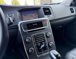 Volvo V60 2016 in Kaunas, with an engine capacity of 1.98 L and mileage of 286 thousand km for 6690 €, photo 26 on AUTOMOTO.COM.LV