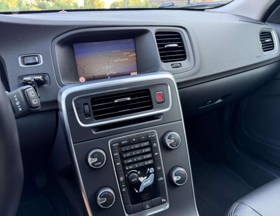 Volvo V60 2016 in Kaunas, with an engine capacity of 1.98 L and mileage of 286 thousand km for 6690 €, photo 27 on AUTOMOTO.COM.LV