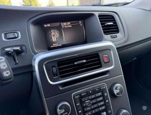 Volvo V60 2016 in Kaunas, with an engine capacity of 1.98 L and mileage of 286 thousand km for 6690 €, photo 30 on AUTOMOTO.COM.LV