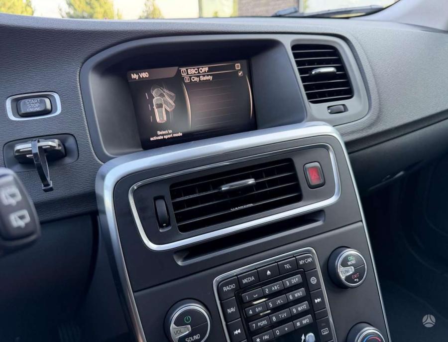 Volvo V60 2016 in Kaunas, with an engine capacity of 1.98 L and mileage of 286 thousand km for 6690 €, photo 30 on AUTOMOTO.COM.LV