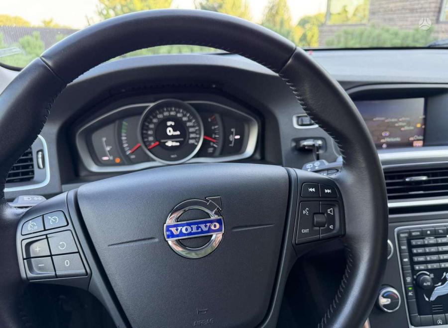 Volvo V60 2016 in Kaunas, with an engine capacity of 1.98 L and mileage of 286 thousand km for 6690 €, photo 32 on AUTOMOTO.COM.LV