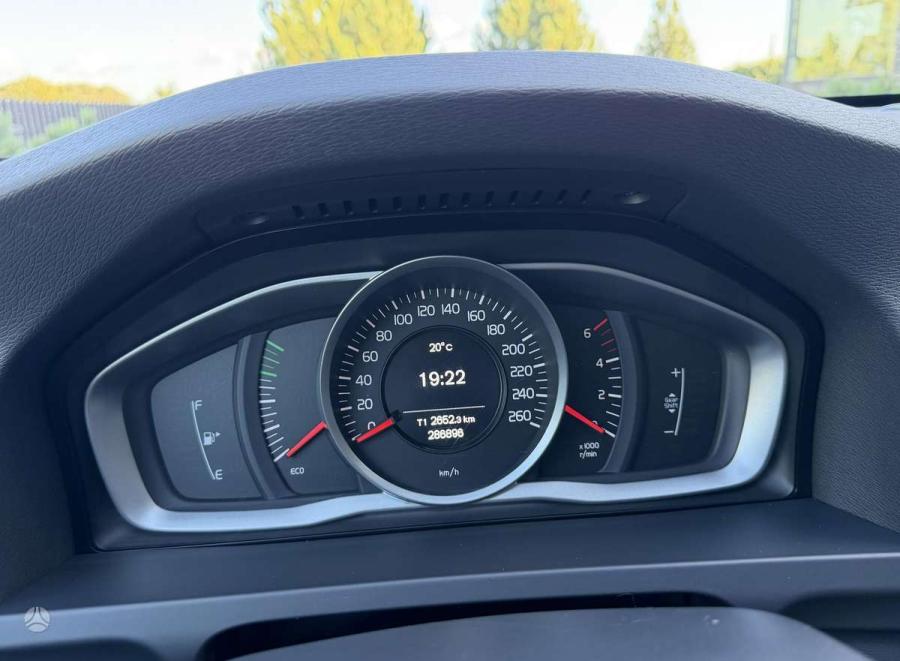 Volvo V60 2016 in Kaunas, with an engine capacity of 1.98 L and mileage of 286 thousand km for 6690 €, photo 34 on AUTOMOTO.COM.LV
