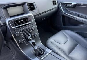 Volvo V60 2016 in Kaunas, with an engine capacity of 1.98 L and mileage of 286 thousand km for 6690 €, photo 35 on AUTOMOTO.COM.LV