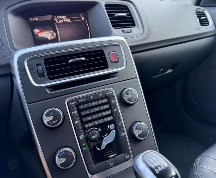 Volvo V60 2016 in Kaunas, with an engine capacity of 1.98 L and mileage of 286 thousand km for 6690 €, photo 36 on AUTOMOTO.COM.LV