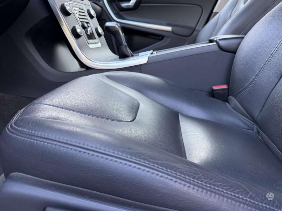 Volvo V60 2016 in Kaunas, with an engine capacity of 1.98 L and mileage of 286 thousand km for 6690 €, photo 37 on AUTOMOTO.COM.LV