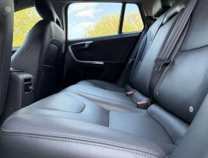 Volvo V60 2016 in Kaunas, with an engine capacity of 1.98 L and mileage of 286 thousand km for 6690 €, photo 40 on AUTOMOTO.COM.LV