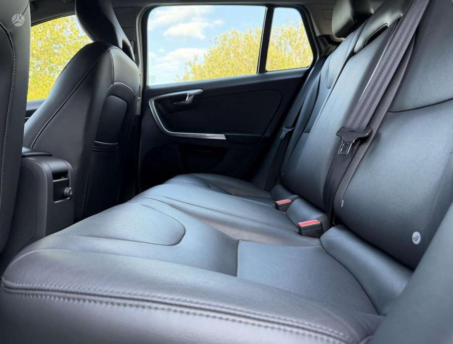 Volvo V60 2016 in Kaunas, with an engine capacity of 1.98 L and mileage of 286 thousand km for 6690 €, photo 40 on AUTOMOTO.COM.LV