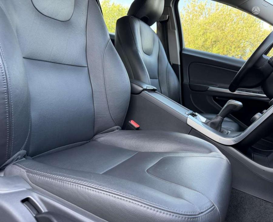 Volvo V60 2016 in Kaunas, with an engine capacity of 1.98 L and mileage of 286 thousand km for 6690 €, photo 43 on AUTOMOTO.COM.LV
