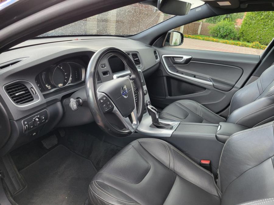 Volvo V60 2016 in Tallinn, with an engine capacity of 2.00 L and mileage of 181 thousand km for 9500 €, photo 12 on AUTOMOTO.COM.LV