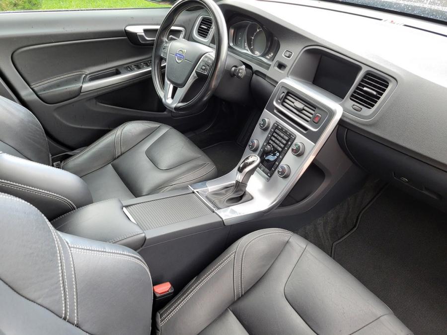 Volvo V60 2016 in Tallinn, with an engine capacity of 2.00 L and mileage of 181 thousand km for 9500 €, photo 20 on AUTOMOTO.COM.LV