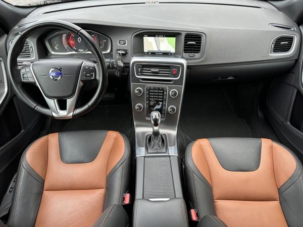 Volvo V60 2016 Viļņa, ar dzinēja tilpumu 2.00 L un nobraukumu 196 tūkst. km par 12850 €, foto 4 vietnē AUTOMOTO.COM.LV