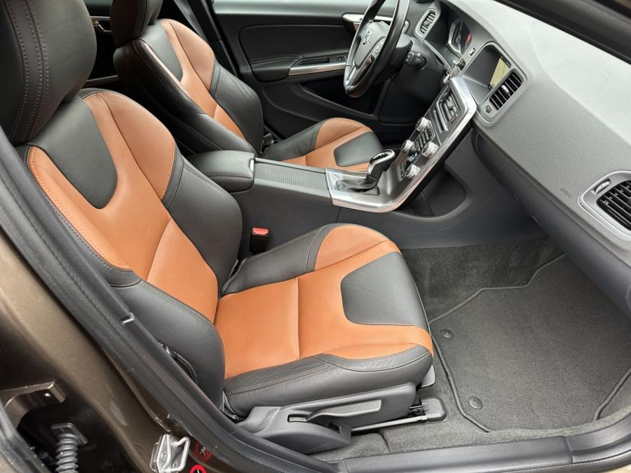 Volvo V60 2016 Viļņa, ar dzinēja tilpumu 2.00 L un nobraukumu 196 tūkst. km par 12850 €, foto 5 vietnē AUTOMOTO.COM.LV