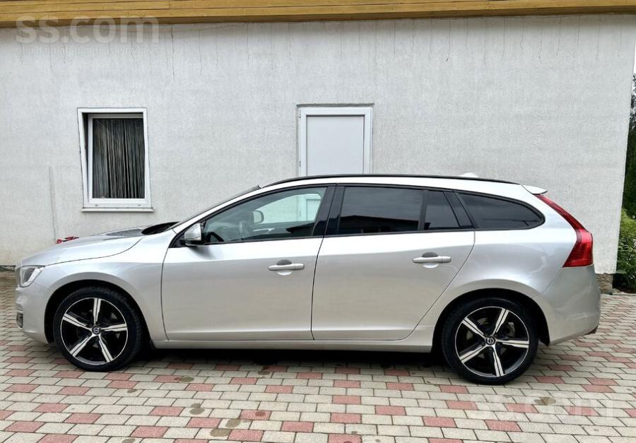 Volvo V60 2017 in Tukums, with an engine capacity of 2.00 L and mileage of 212 thousand km for 12490 €, photo 5 on AUTOMOTO.COM.LV