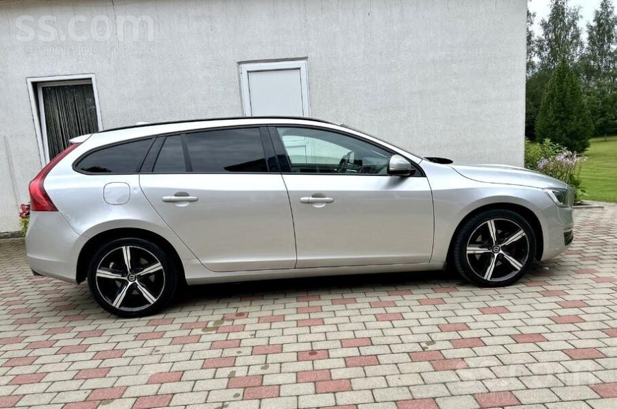 Volvo V60 2017 in Tukums, with an engine capacity of 2.00 L and mileage of 212 thousand km for 12490 €, photo 6 on AUTOMOTO.COM.LV