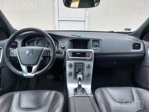 Volvo V60 2017 in Tukums, with an engine capacity of 2.00 L and mileage of 212 thousand km for 12490 €, photo 7 on AUTOMOTO.COM.LV