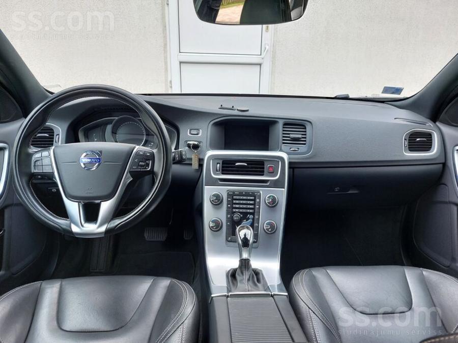 Volvo V60 2017 in Tukums, with an engine capacity of 2.00 L and mileage of 212 thousand km for 12490 €, photo 7 on AUTOMOTO.COM.LV