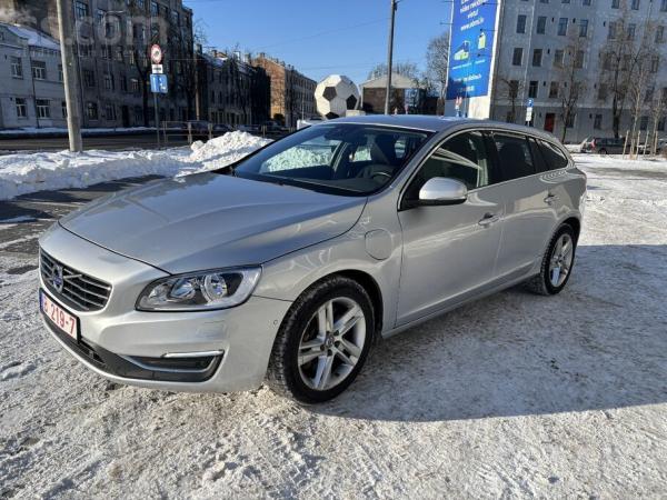Volvo V60 2017 in Riga, with an engine capacity of 2.40 L and mileage of 142 thousand km for 9900 €, photo 1 on AUTOMOTO.COM.LV