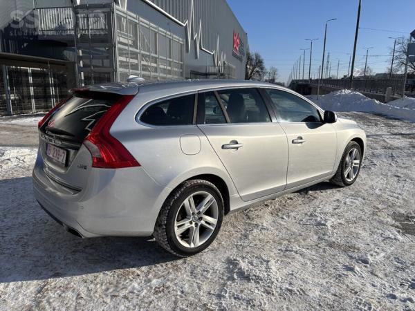 Volvo V60 2017 in Riga, with an engine capacity of 2.40 L and mileage of 142 thousand km for 9900 €, photo 2 on AUTOMOTO.COM.LV