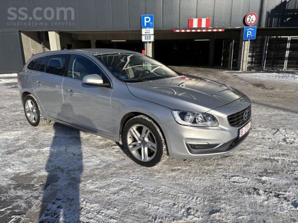 Volvo V60 2017 in Riga, with an engine capacity of 2.40 L and mileage of 142 thousand km for 9900 €, photo 3 on AUTOMOTO.COM.LV