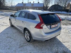 Volvo V60 2017 Rīga, ar dzinēja tilpumu 2.40 L un nobraukumu 142 tūkst. km par 9900 €, foto 4 vietnē AUTOMOTO.COM.LV