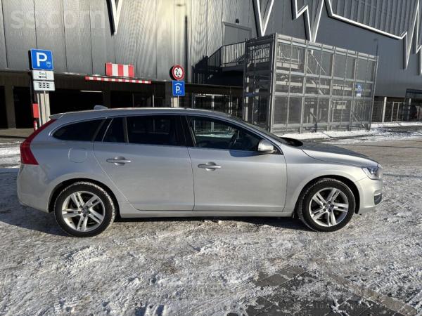 Volvo V60 2017 in Riga, with an engine capacity of 2.40 L and mileage of 142 thousand km for 9900 €, photo 5 on AUTOMOTO.COM.LV