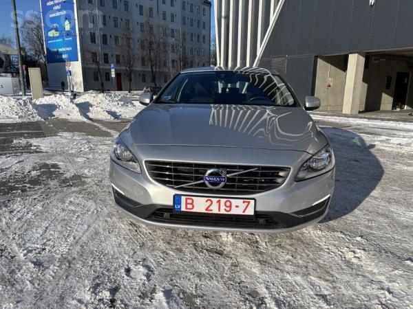 Volvo V60 2017 in Riga, with an engine capacity of 2.40 L and mileage of 142 thousand km for 9900 €, photo 7 on AUTOMOTO.COM.LV