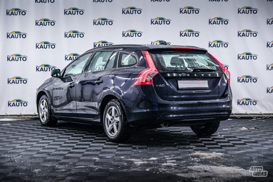 Volvo V60 2017 in Kaunas, with an engine capacity of 2.00 L and mileage of 310 thousand km for 8190 €, photo 4 on AUTOMOTO.COM.LV