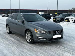 Volvo V60 2017 in Vilnius, with an engine capacity of 1.97 L and mileage of 109 thousand km for 9900 €, photo 3 on AUTOMOTO.COM.LV