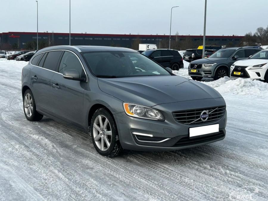 Volvo V60 2017 in Vilnius, with an engine capacity of 1.97 L and mileage of 109 thousand km for 9900 €, photo 3 on AUTOMOTO.COM.LV