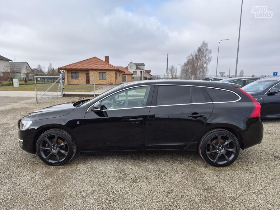 Volvo V60 2017 in Vilnius, with an engine capacity of 2.00 L and mileage of 243 thousand km for 7600 €, photo 4 on AUTOMOTO.COM.LV