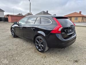 Volvo V60 2017 in Vilnius, with an engine capacity of 2.00 L and mileage of 243 thousand km for 7600 €, photo 5 on AUTOMOTO.COM.LV