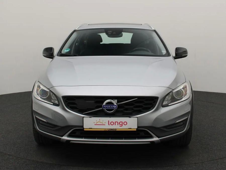 Volvo V60 2017 in Vilnius, with an engine capacity of 2.00 L and mileage of 272 thousand km for 11999 €, photo 4 on AUTOMOTO.COM.LV